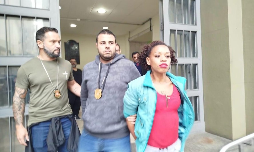 Suspeita de envolvimento no assassinato de professora em SP se entrega ...