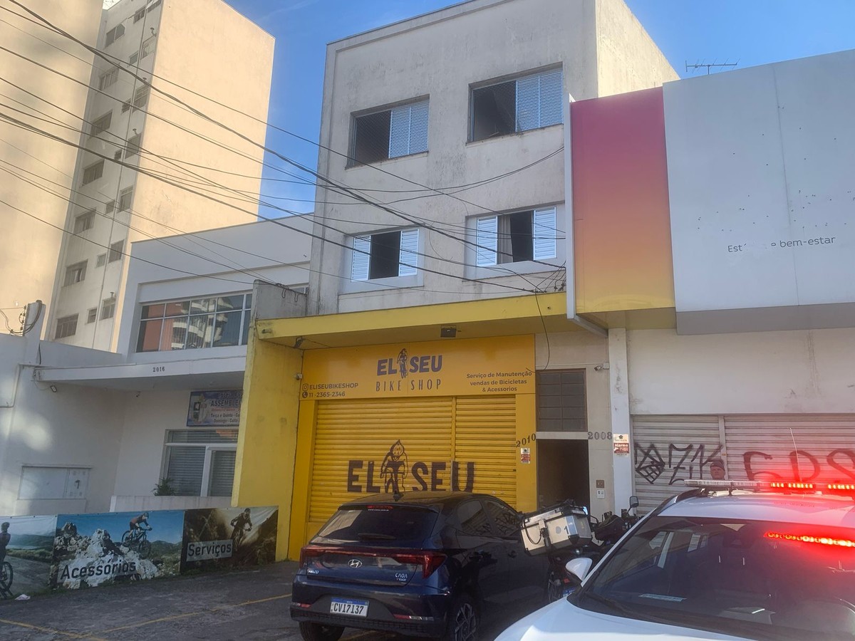 Bombeiros controlam incêndio em prédio de São Paulo; morador inala ...