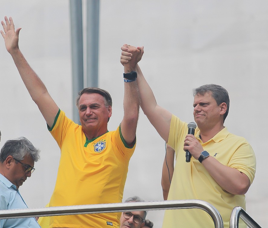 Tarcísio diz que visitará Bolsonaro na Papudinha para manifestar ...