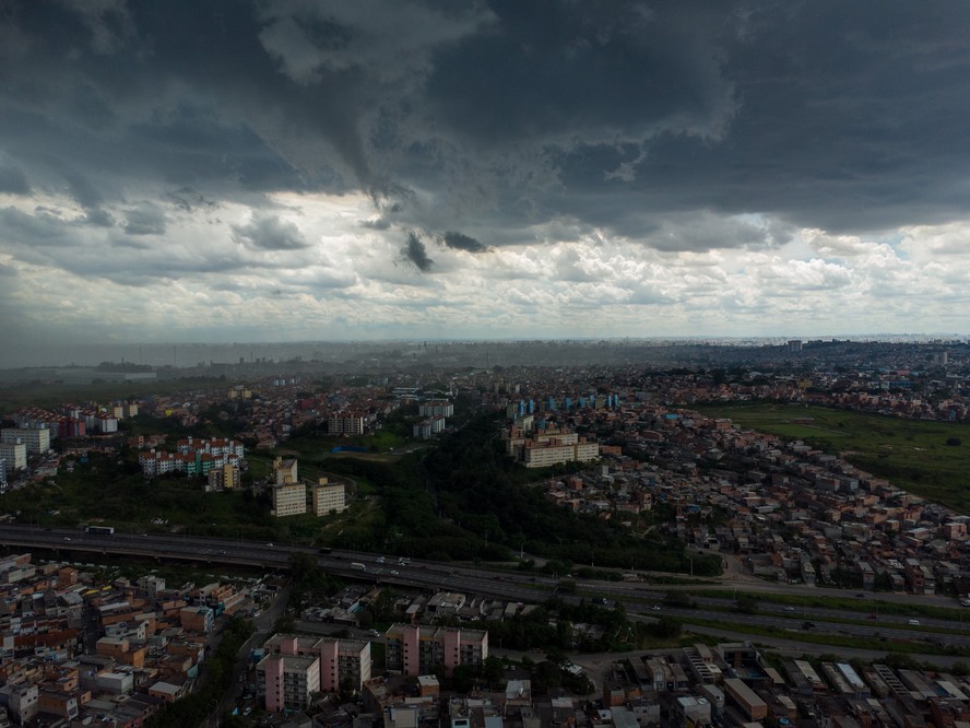 Defesa Civil emite alerta severo de chuva forte e raios em São Paulo