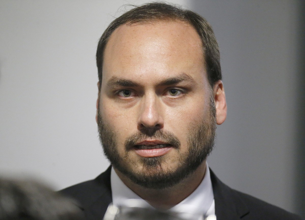 MP do Rio reabre investigação contra Carlos Bolsonaro por suspeita de ...